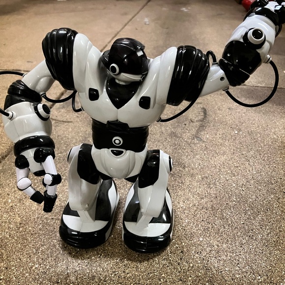 Wowwee | Toys | Wowwee Robosapien Black And White Robot Toy With Remote ...